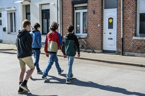 Waar moeten voetgangers stappen en oversteken?