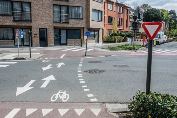 Oversteekplaatsen voor fietsers. En mag je fietsen op een zebrapad?